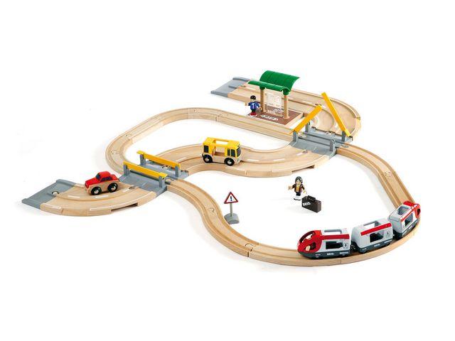 Tågbana BRIO räls och väg, endast 612 kr på Kontorsgiganten.se